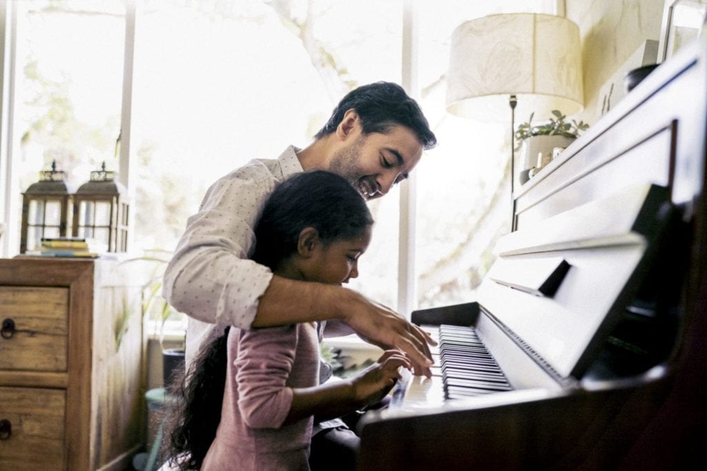 5 Dangers of Distracted Parenting - All Pro Dad